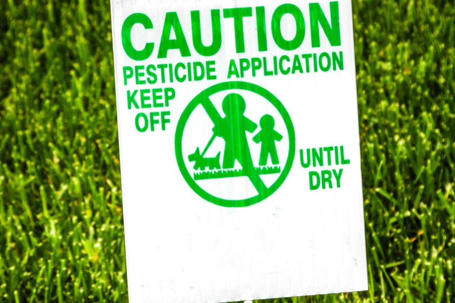 Federal government signals its willingness to get serious on pesticides ...